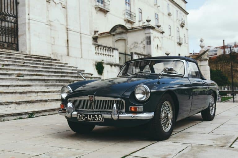 Most Fashionable Classic Cars: Timeless Designs Inspiring Sustainable ...